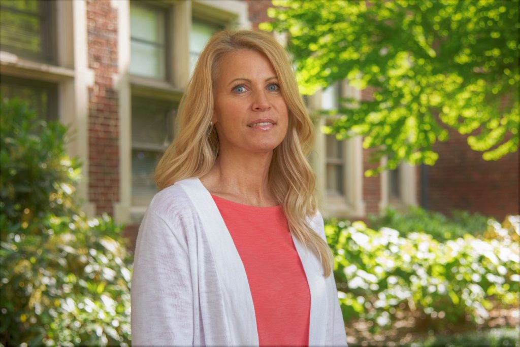 Darcy Smith Receives the J.E. Moss Achievement Award | Institute News