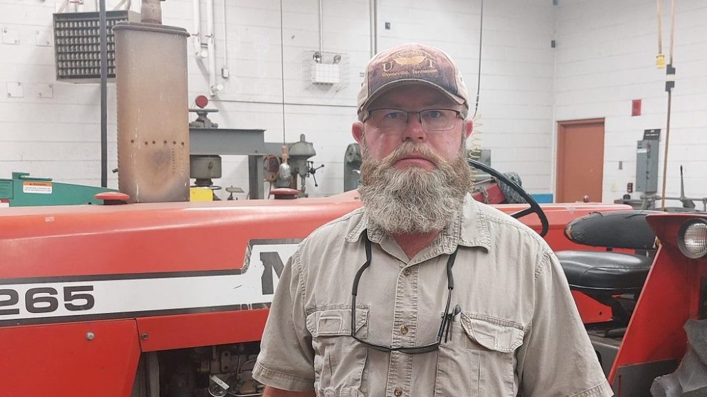 Wesley Wright Receives the UT AgResearch Dean’s Award for Outstanding Professional Staff ...