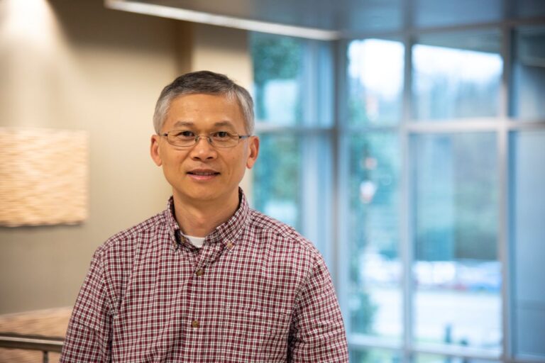 Qixin Zhong Wins Dean’s Professor Award | Institute News